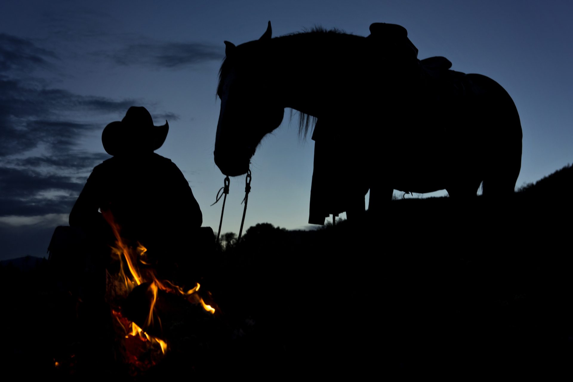 cropped-Cowboy-campfire-silloette.-1.jpg – Janalyn Knight Author